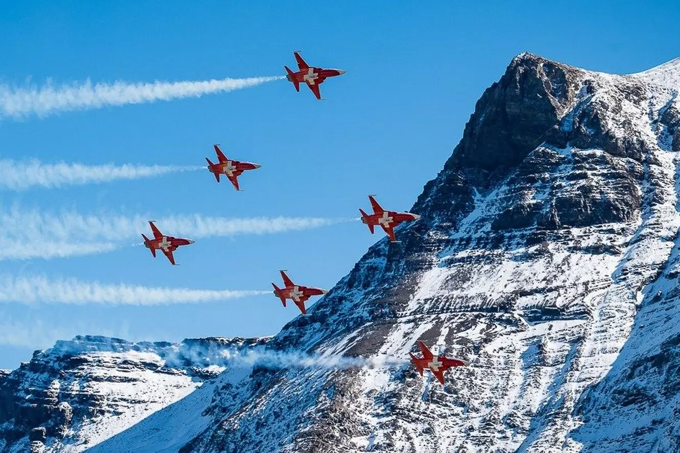 Fliegerschiessen Axalp: Альпийн нуруунд өвөрмөц агаарын шоуг үзээрэй