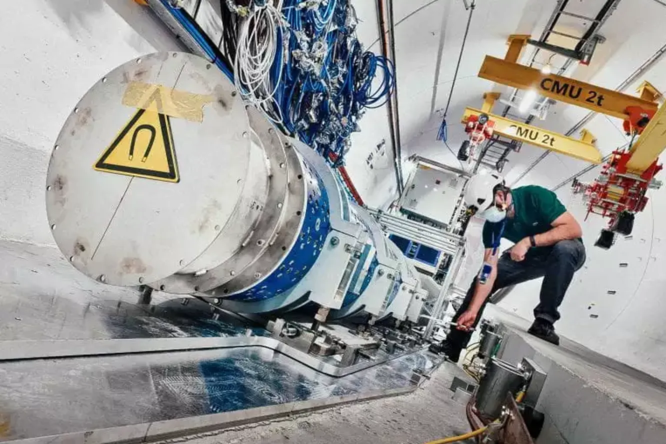 Ang Dakong Hadron Collider nakamatikod sa 'mga partikulo sa multo' sa unang higayon