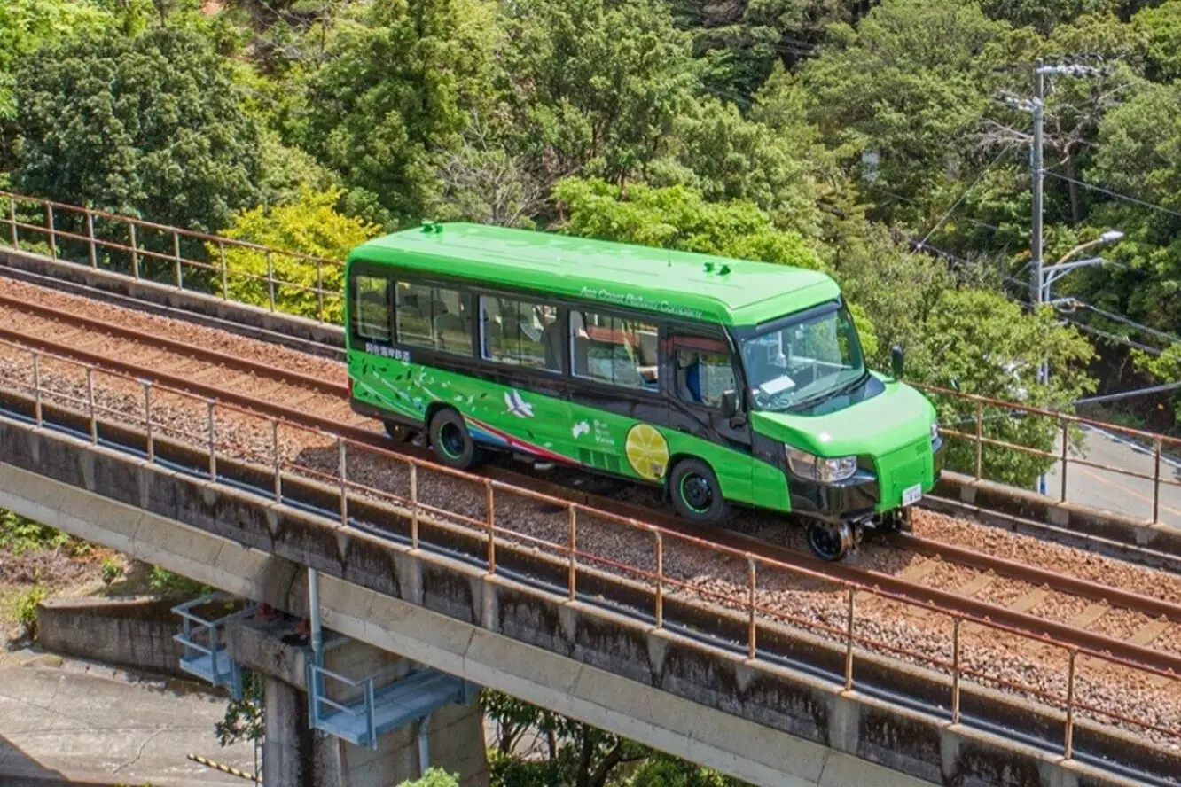 Prvý japonský vlakový autobus