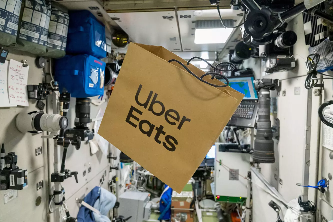 UberEats ilk kosmosa çatdırılma oldu 392470_2