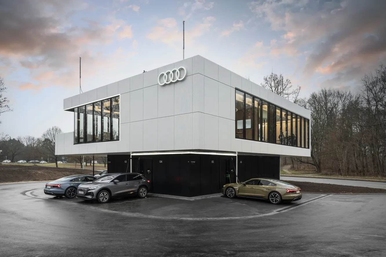 Audi показала зарядні станції для електромобілів із залом очікування. Як тобі таке, Ілон Маск?