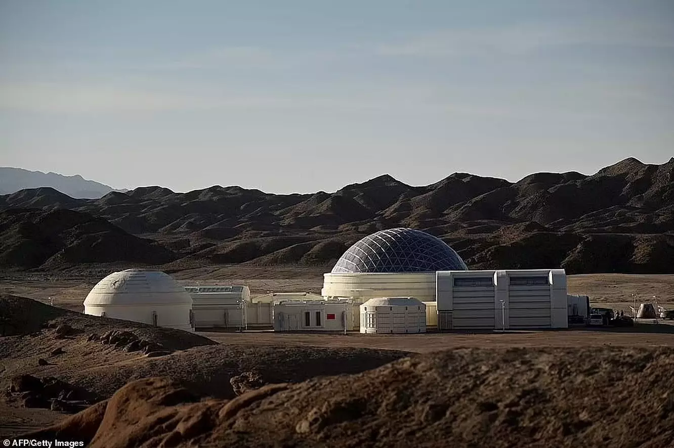 Elon Musk is going to Mars. A Martian city is being built in the Gobi Desert 393287_2