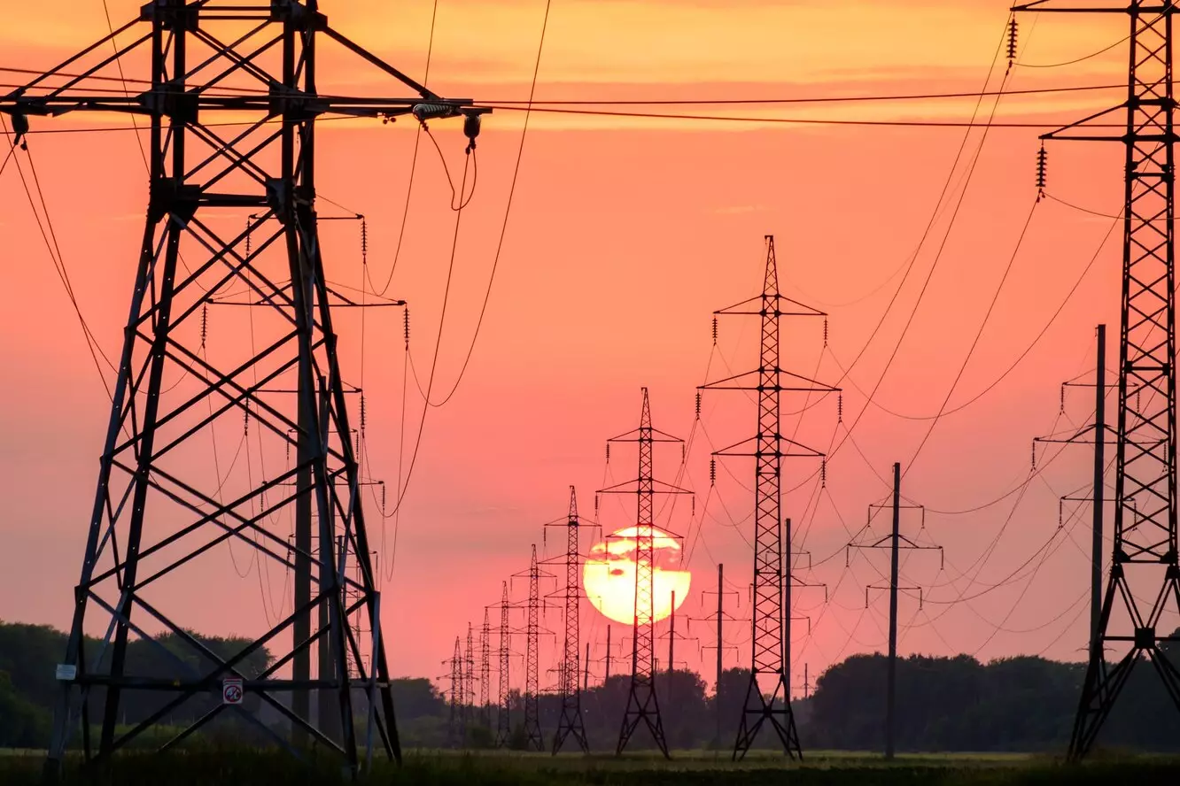 Kodėl transformatoriai ir elektros linijos sukuria tokį triukšmą?