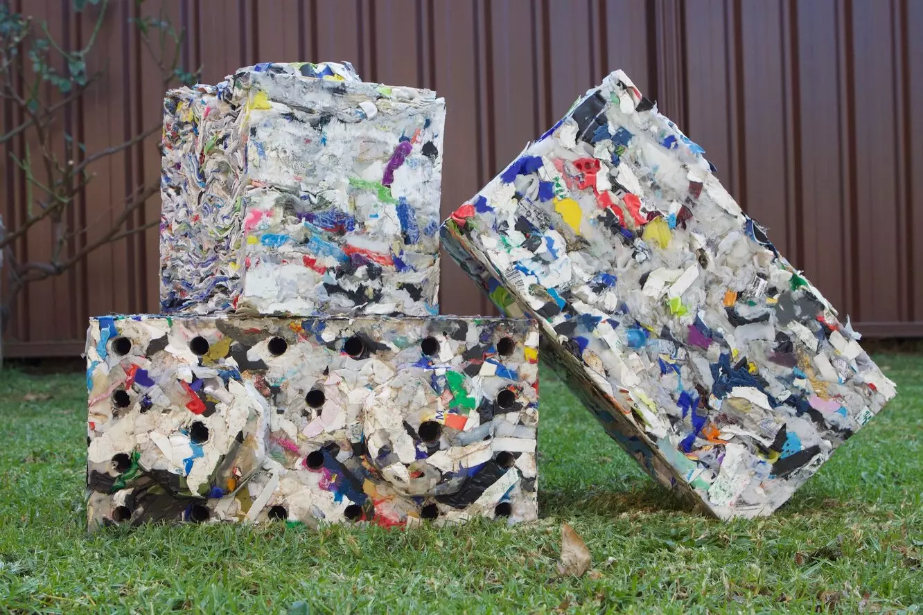 'n Opstartonderneming maak handige blokke van nie-herwinbare plastiek wat in konstruksie gebruik kan word