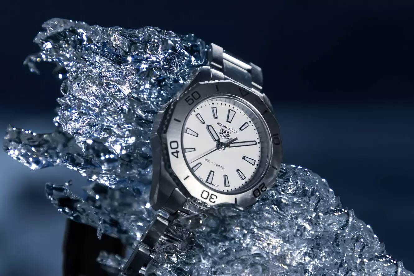 TAG Heuer ደፋር፣ ቄንጠኛ፣ ሁለገብ እና የቅንጦት Aquaracer ፕሮፌሽናል 200ን ያስተዋውቃል 394483_2