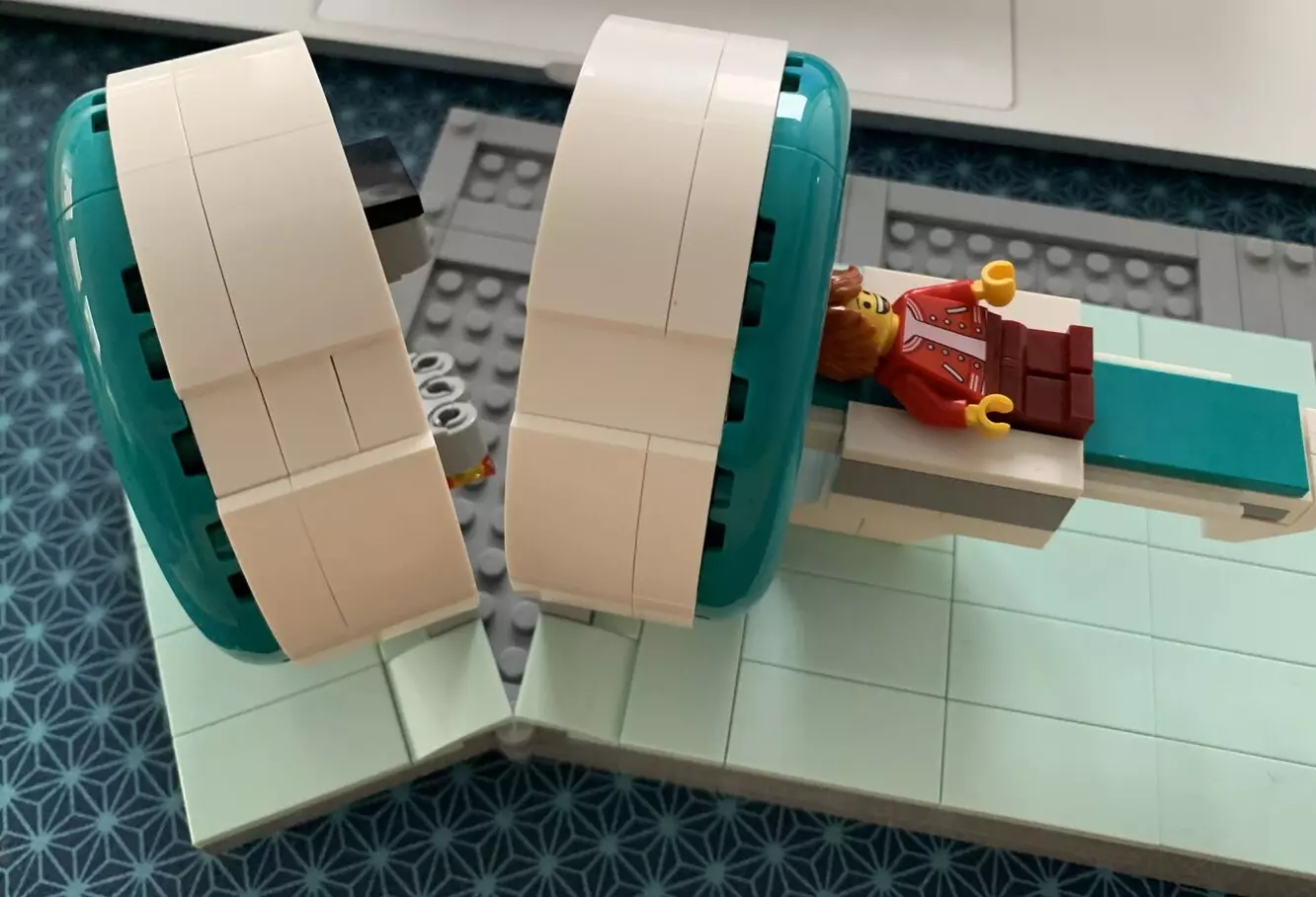 Naghimo ang LEGO og MRI scanner aron pakalmahon ang mga bata sa wala pa ang dili masabtan nga pamaagi 394534_2