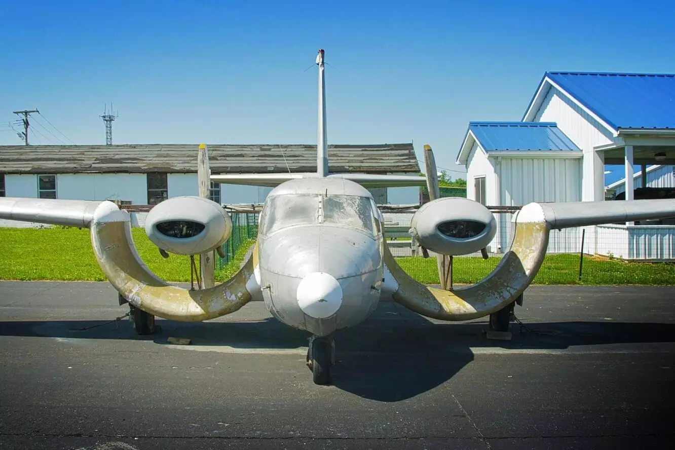 „Maszyny Antonowa”: czy samolot z łukowym skrzydłem może latać?