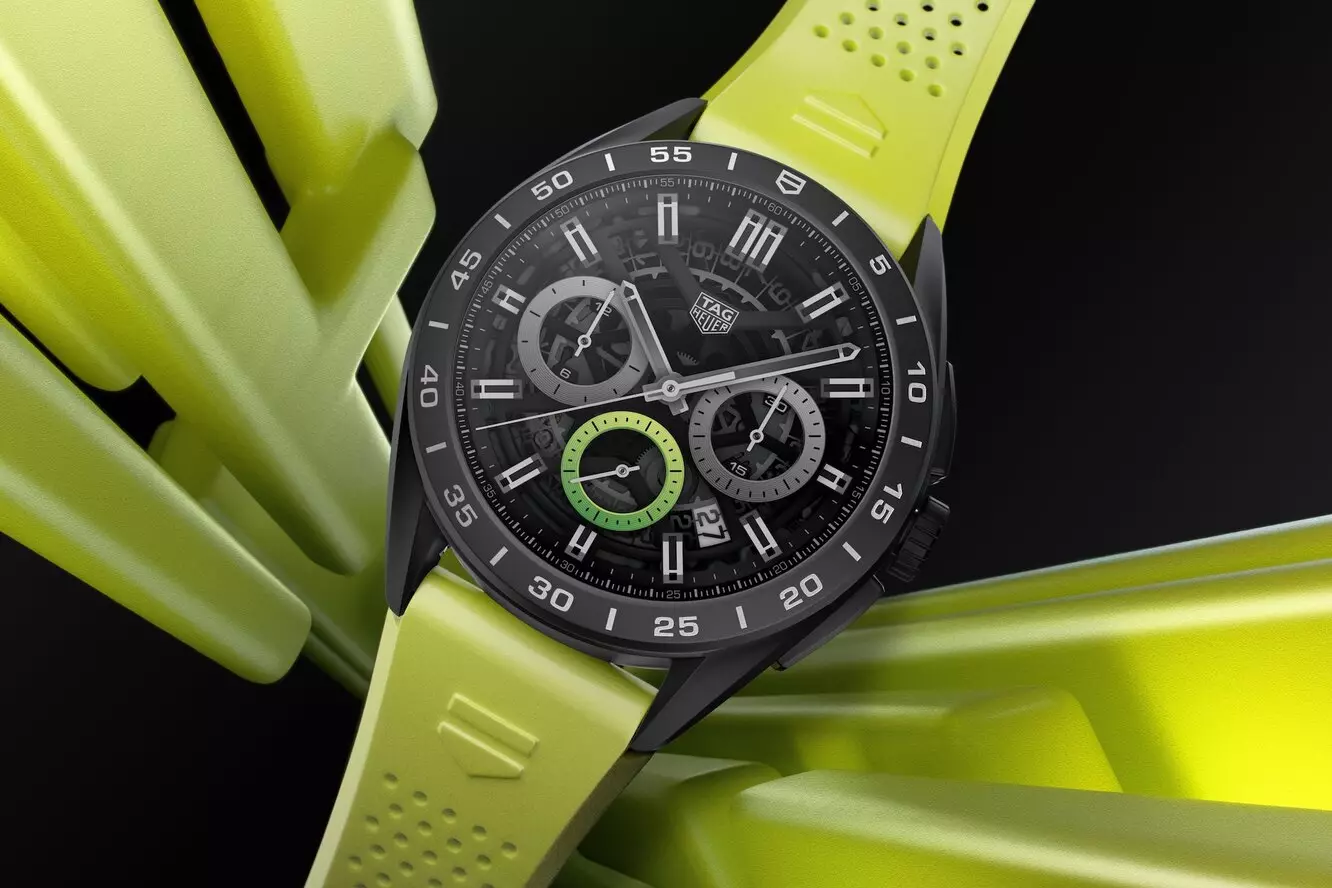 TAG Heuer na-ewebata ọgbọ ọhụrụ nke smartwatches: Caliber E4 ejikọrọ