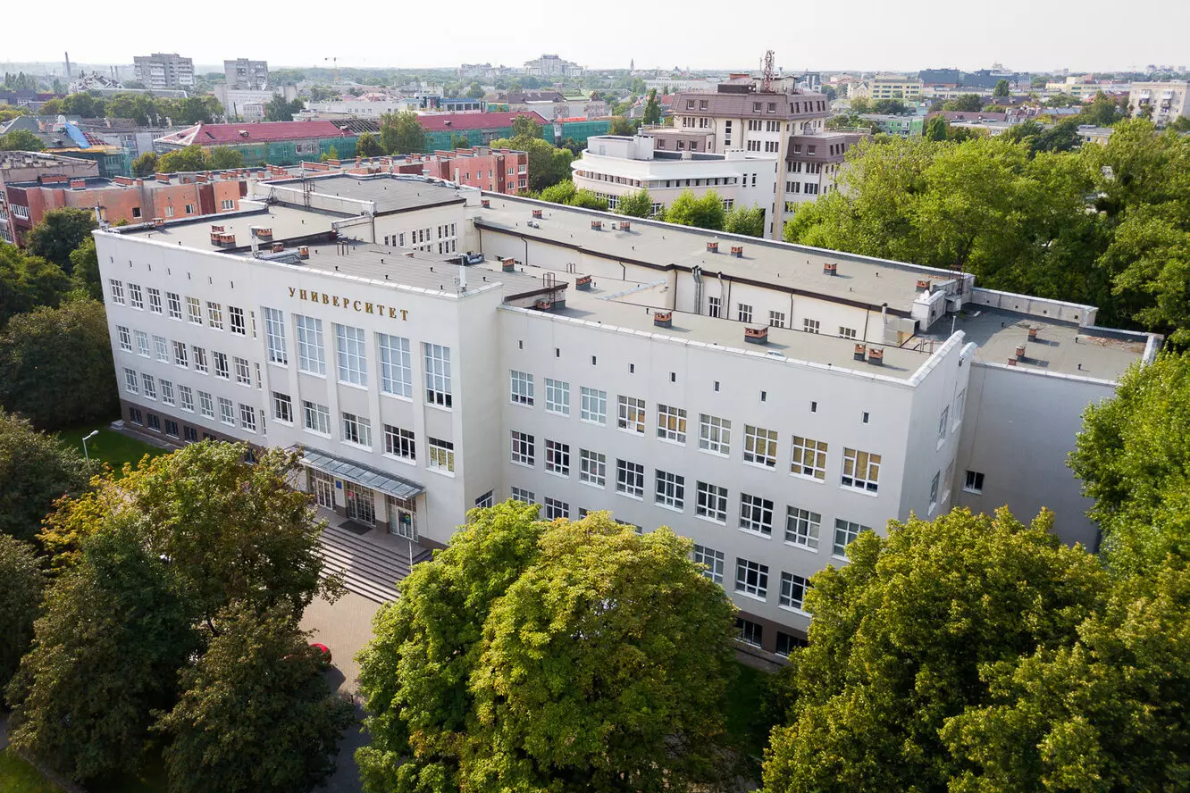 Byggnaden av det baltiska federala universitetet uppkallat efter Immanuel Kant, vars forskare lade fram teorin om existensen av universums ände