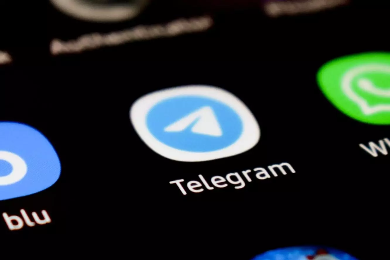 Awona matshaneli etelegram adumileyo: uluhlu lwezona zibalaseleyo