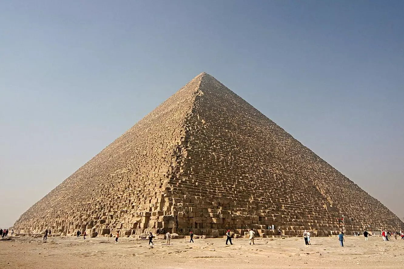 O le Pyramid of Cheops o le a suʻeina e ave o le lagi. Atonu e faamalamalamaina ai mea lilo anamua