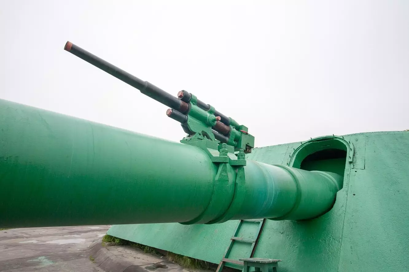 Cannons ti Russkiy Island