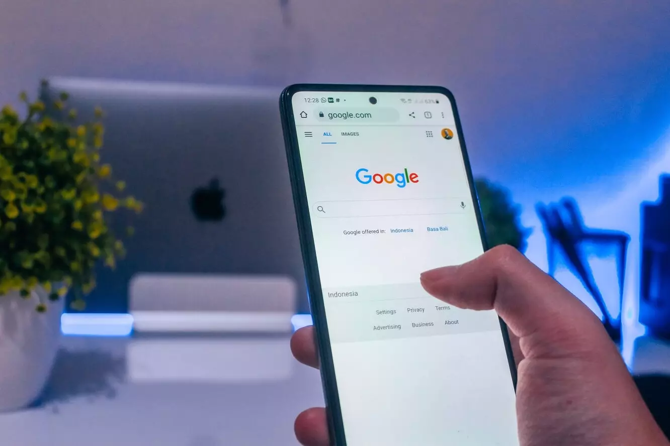 “Android” üçin “Google” programmasy ulanyjylara 15 minut mundan ozal taryhy öçürmäge mümkinçilik berer