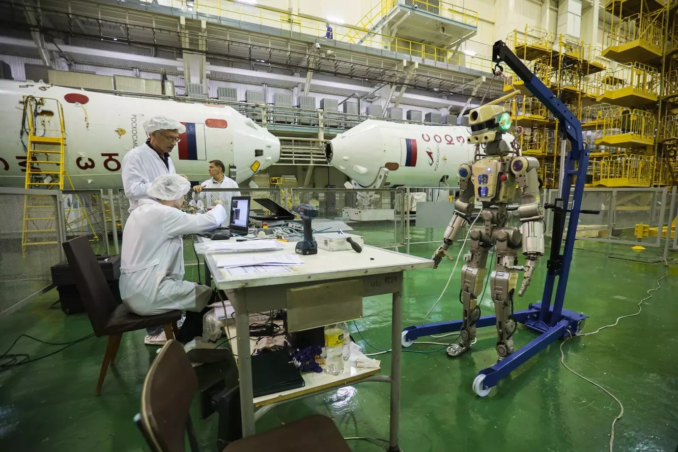 Rusija ketina siųsti „robotą kentaurą“ į Marsą