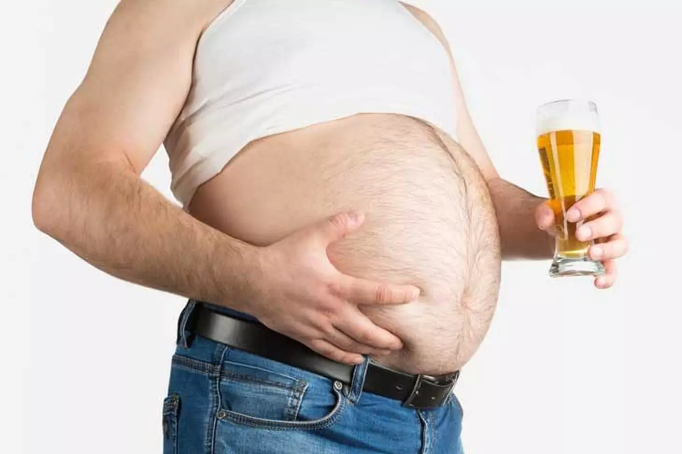 Por qué la cerveza puede hacer crecer el estómago: calorías que ignoramos