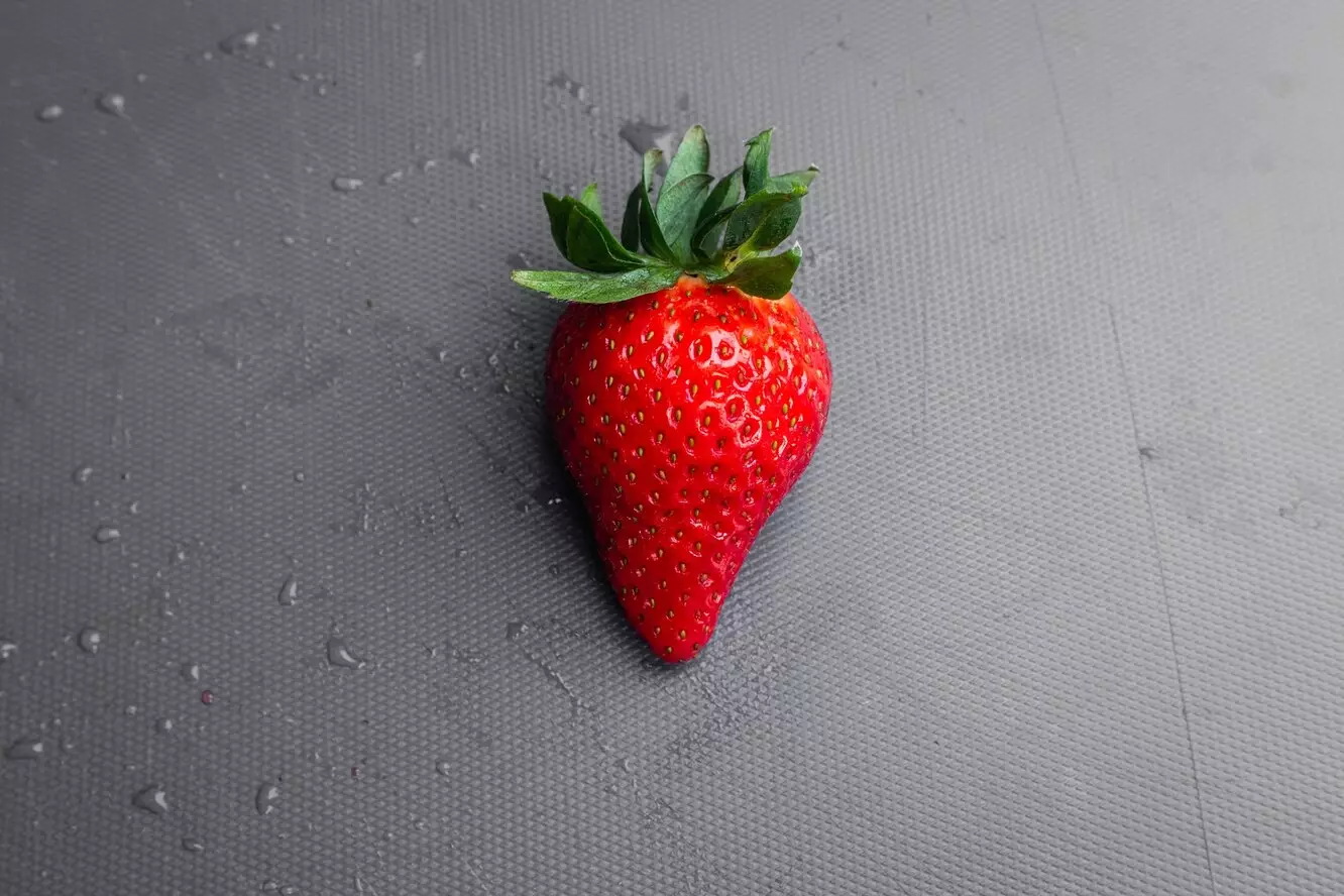 I Rusia, na latou faʻataʻatia le asphalt ma le manogi o strawberries. Ae o fea tonu o iai lenei mea taugata?