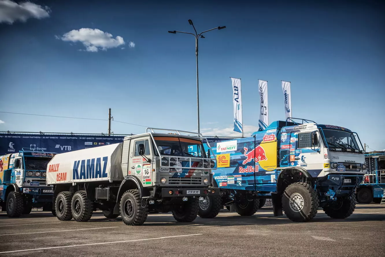 រថយន្ត KAMAZ ប្រណាំងដំបូង និងថ្មីបំផុត៖ រូបថតដែលមើលឃើញ 401037_2