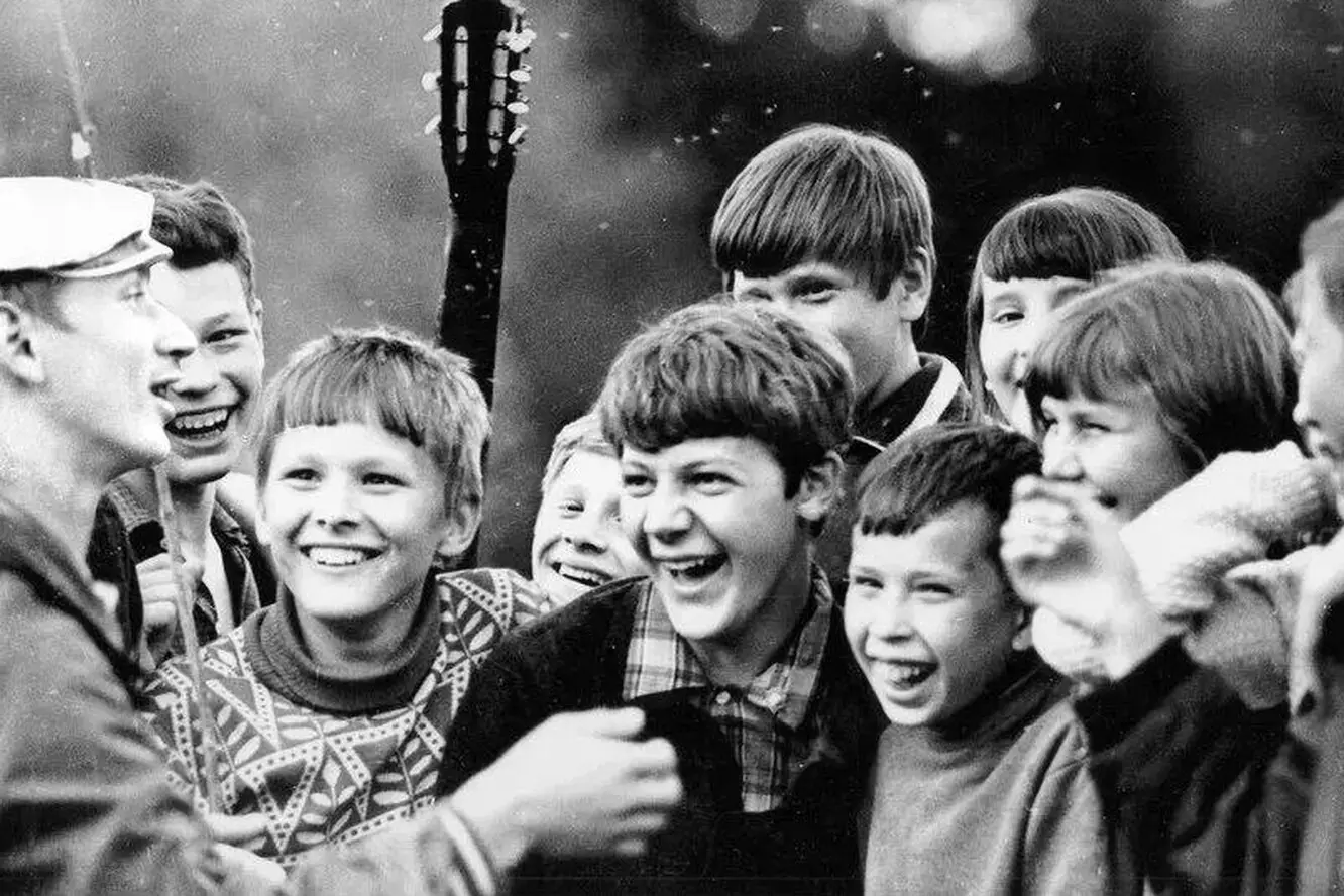 Infancia despreocupada dos nenos soviéticos: a que xogaban nos patios da URSS?