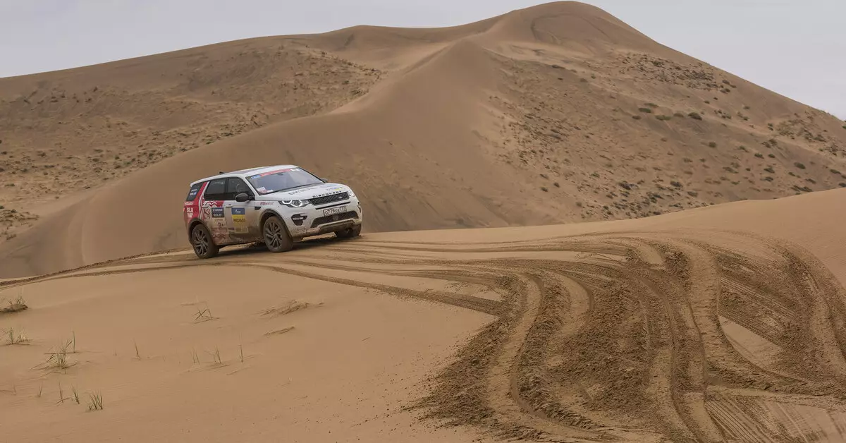 Hədiyyə olaraq 7 ədəd Land Rover yolsuzluq avtomobili