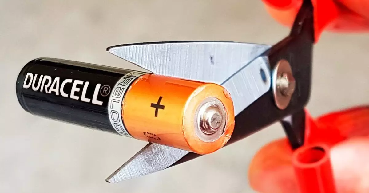 Batteriji Hacks: 14 Ideat Utli Batteriji