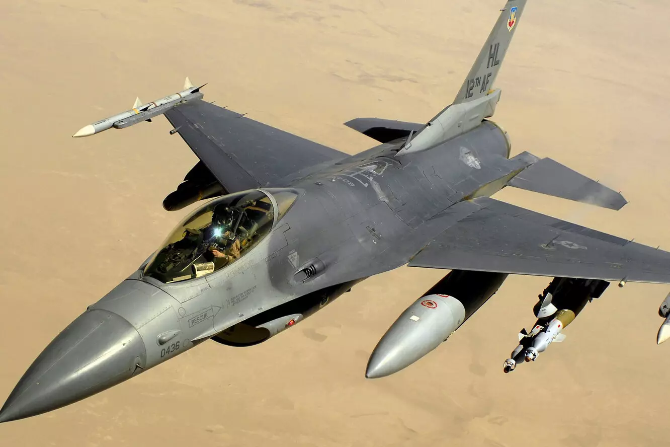 خوشحالی کے 40 سال: F-16 فائٹنگ فالکن