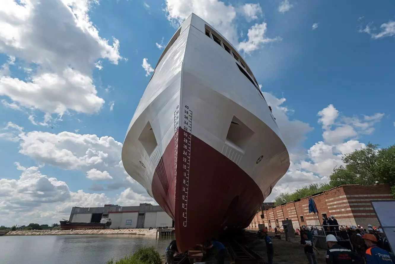 Das erste russische Kreuzfahrtschiff wurde vom Stapel gelassen 74223_1