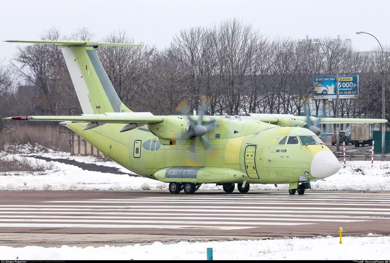 Penerbangan pertama Il-112V