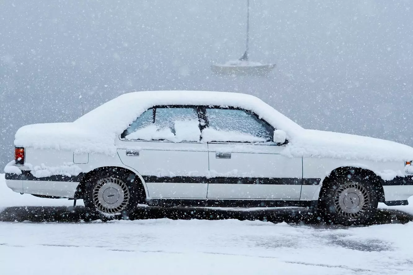 Auto hotz batean utzi behar ez dituzun 8 gauza