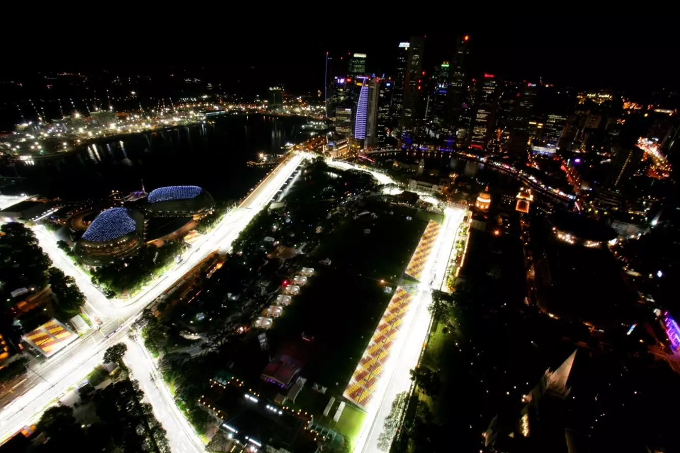 Osvetljena staza u Singapuru