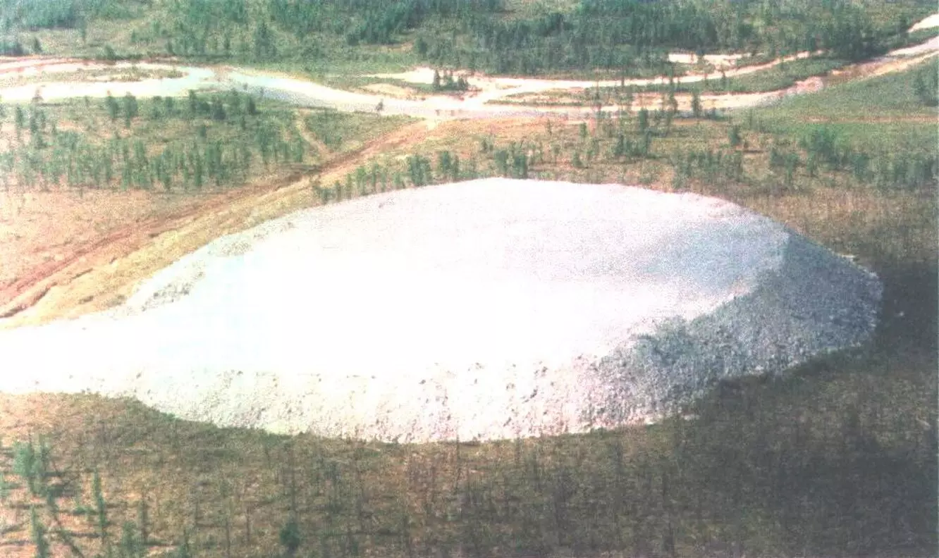 De put gevormd na de ondergrondse explosie van Kristall werd in 1992 opgevuld